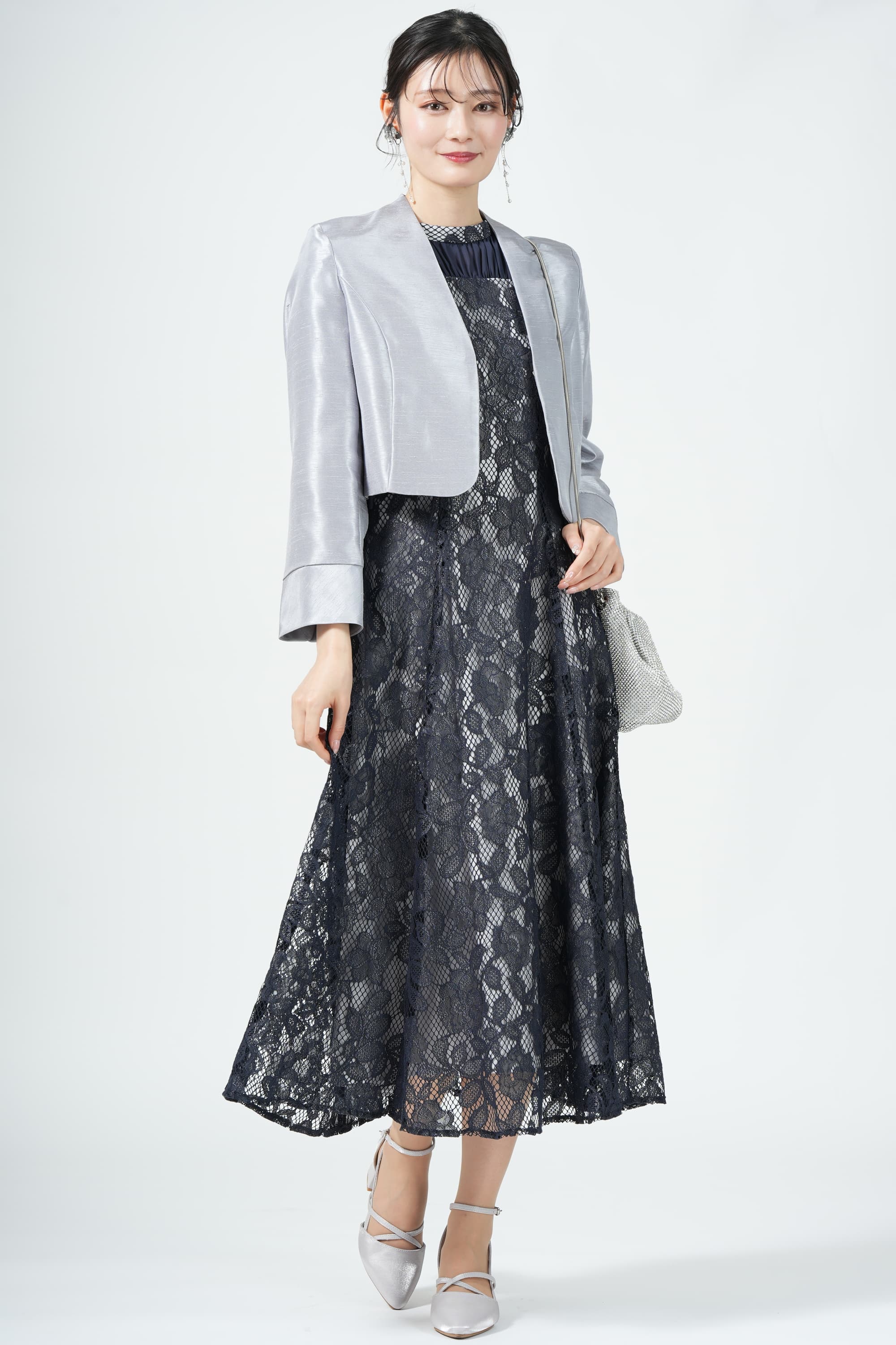 LUXE GRACE シンプル光沢シルバージャケット (M〜L) をレンタル - 結婚式パーティーのドレスレンタルはおしゃれコンシャス