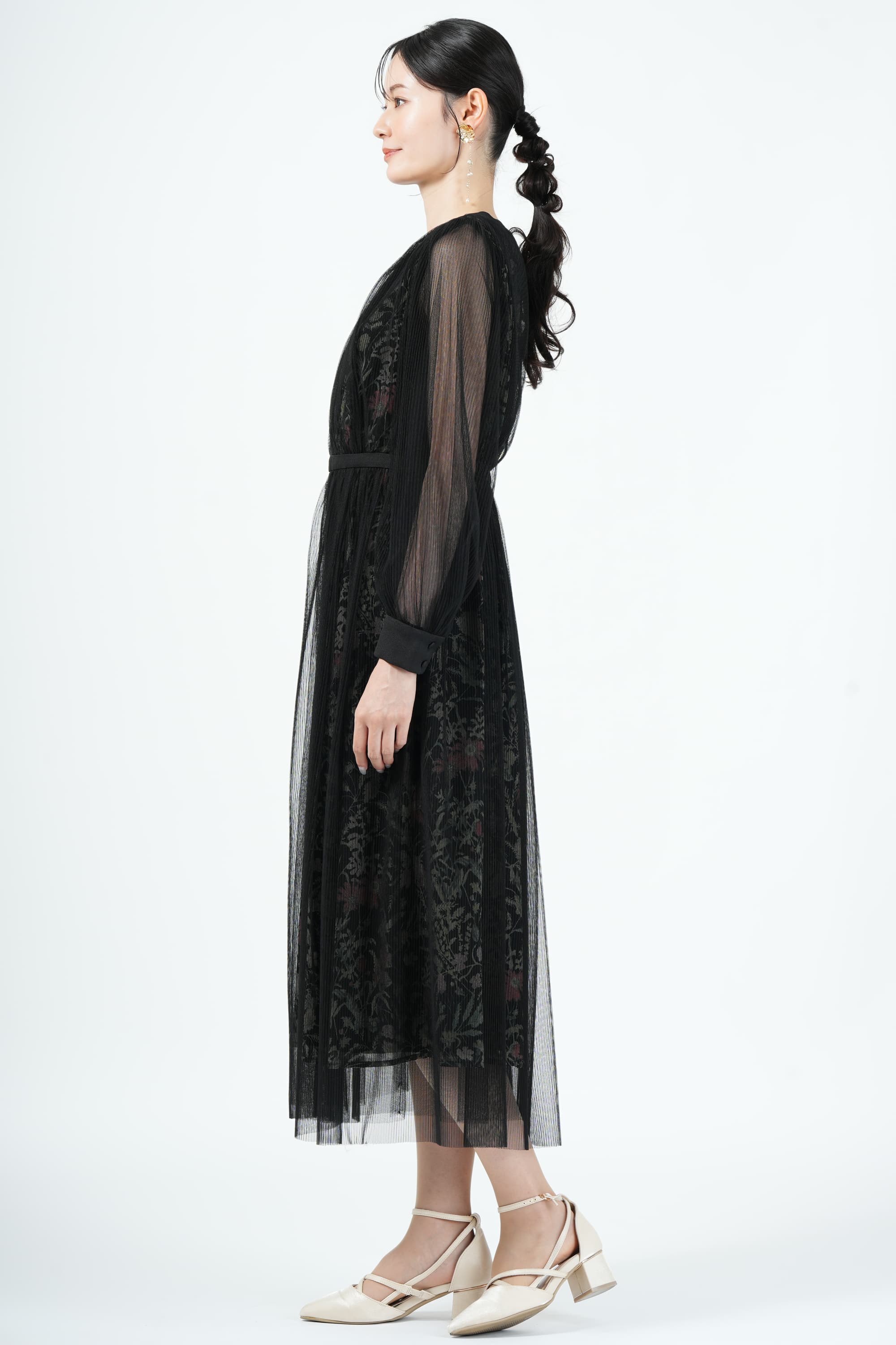 Callarus フラワー柄レイヤードチュールブラックドレス (M〜L) をレンタル - 結婚式パーティーのドレスレンタルはおしゃれコンシャス