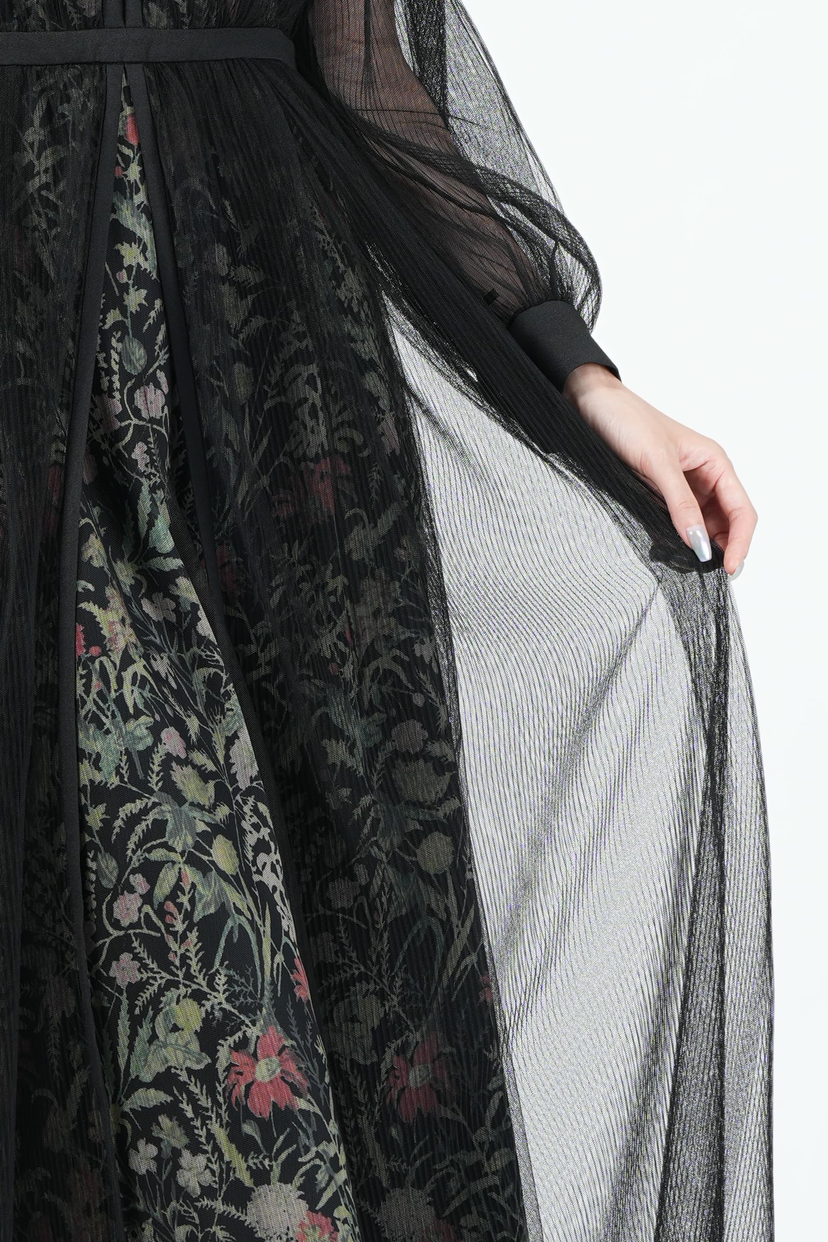 Callarus フラワー柄レイヤードチュールブラックドレス (LL〜3L) をレンタル - 結婚式パーティーのドレスレンタルはおしゃれコンシャス