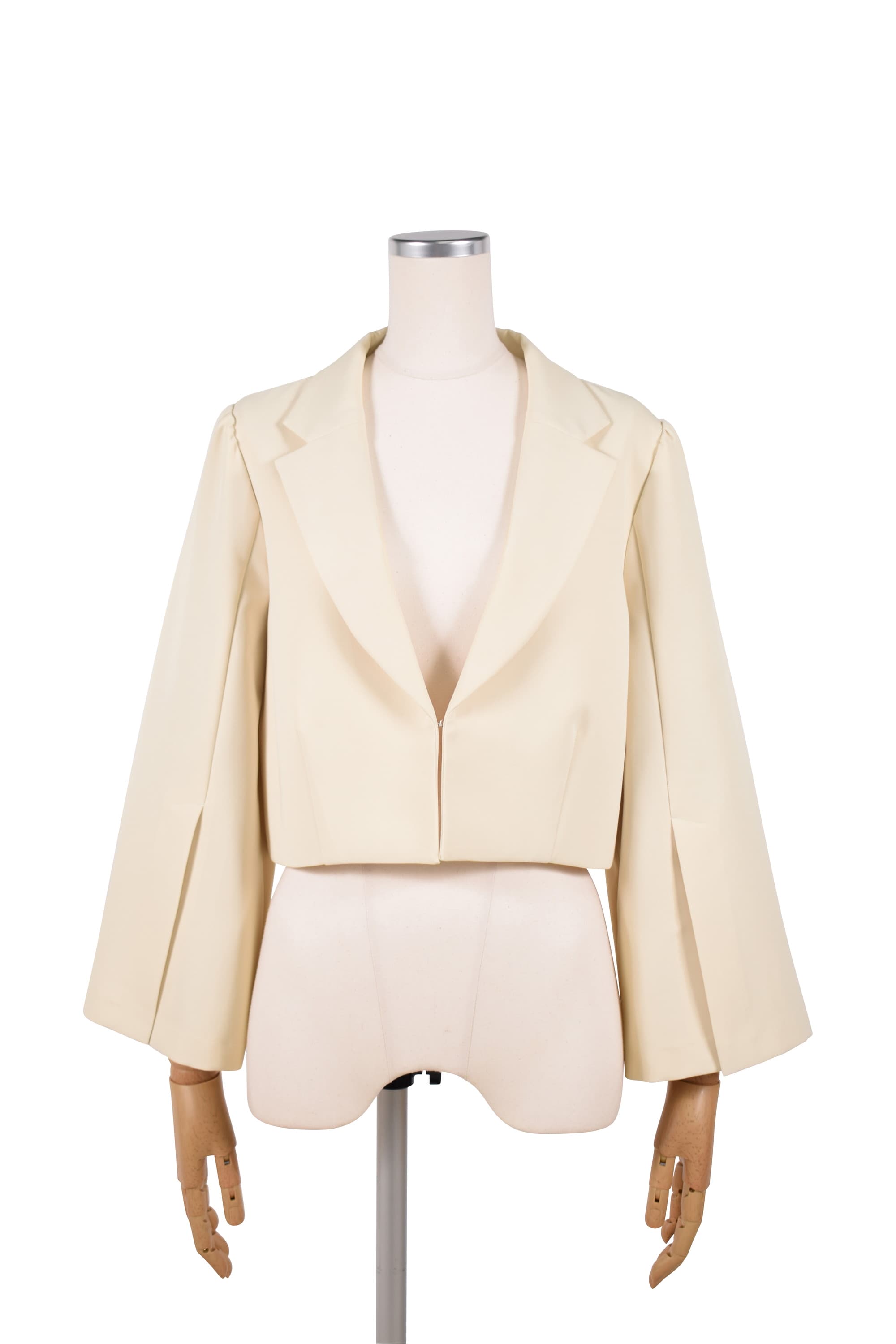 mebelle muse アームスリット襟付きアイボリージャケット (M) をレンタル - 結婚式パーティーのドレスレンタルはおしゃれコンシャス